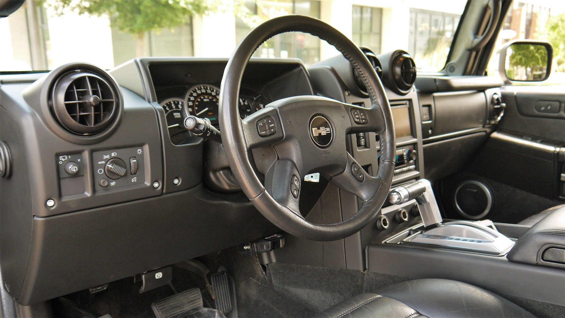 Hummer H2 2010 Interior